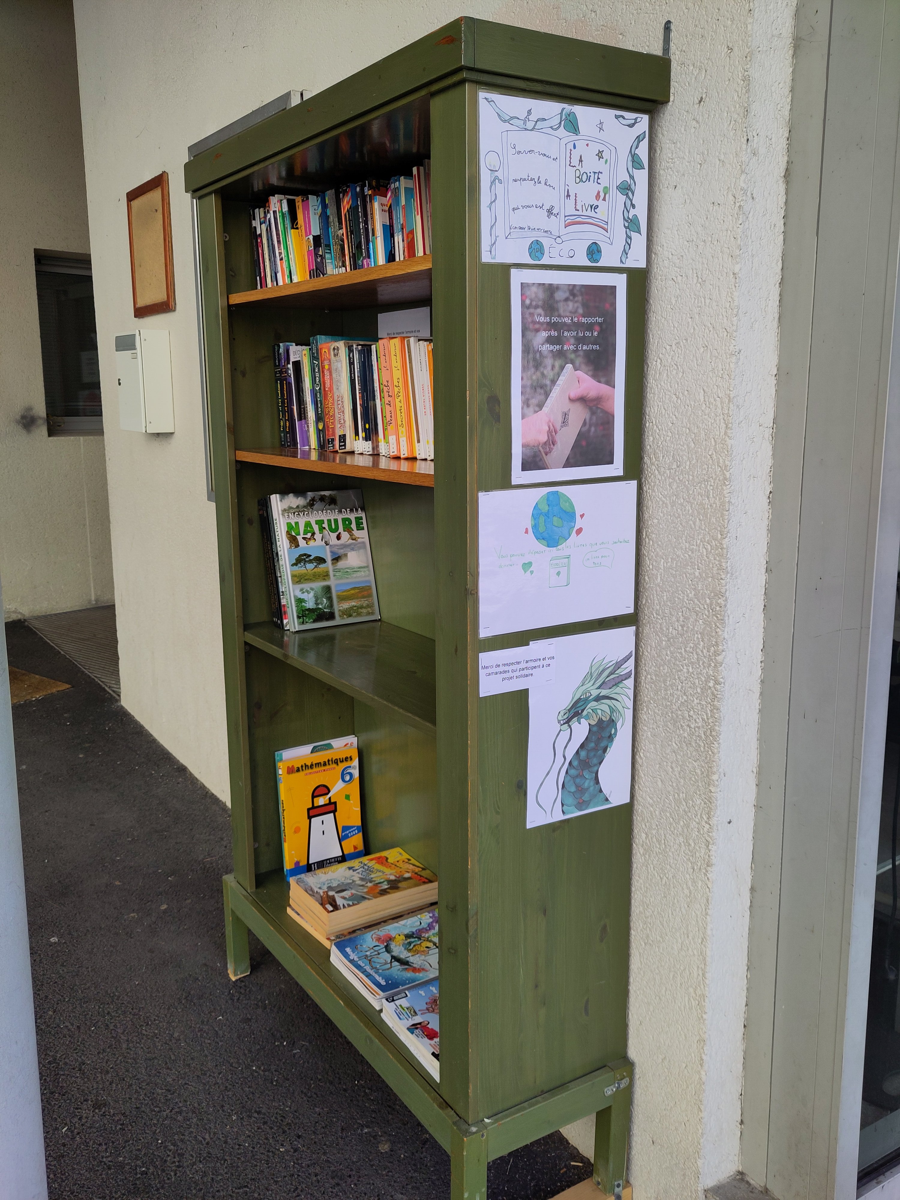 Inauguration de la boîte à livres, dans la cour du collège - Collège ...